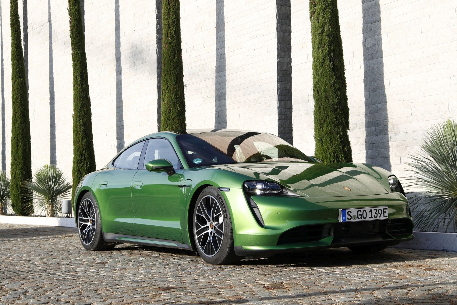 Porsche Taycan technical specifications and fuel economy